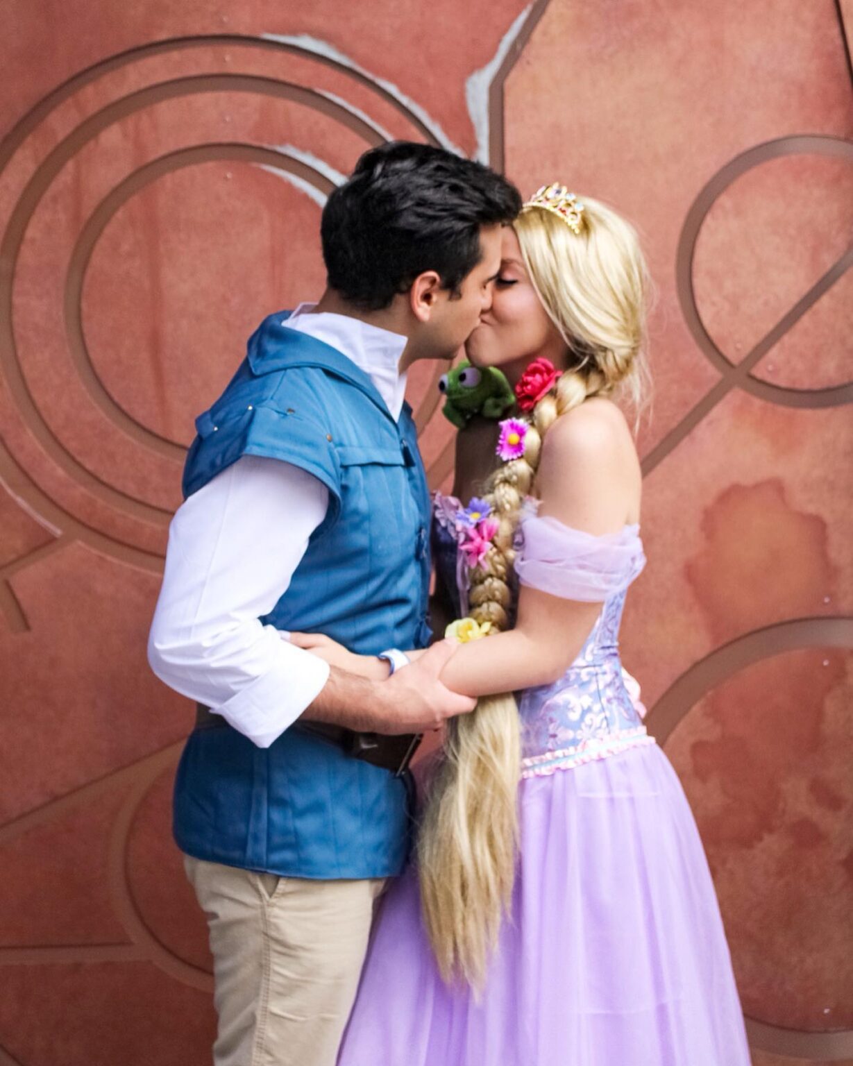 45 BEST Pregnant Halloween Costumes That Are Easy Too!